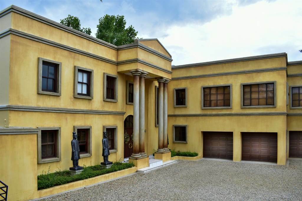 Fully Furnished & Serviced, Secure, Luxurious Home in Kyalami Estates